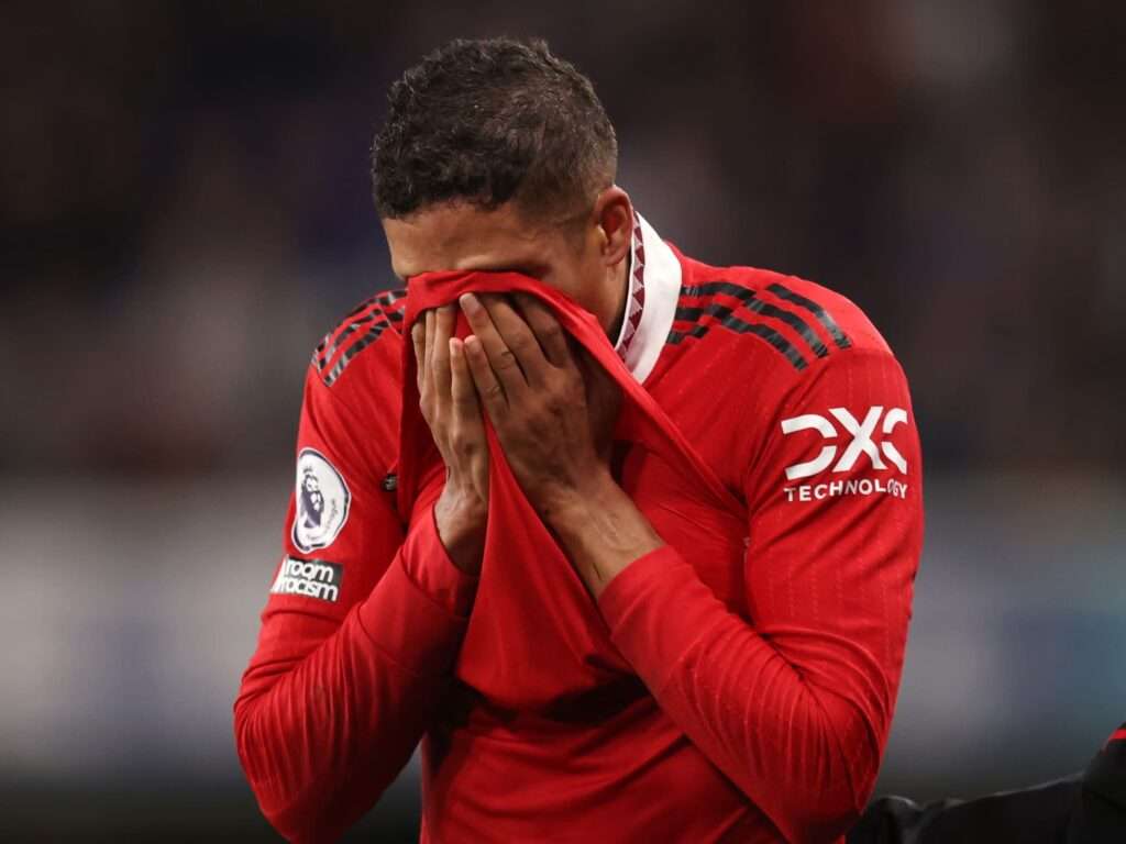 Manchester United Defender to Miss Few Weeks With Injury