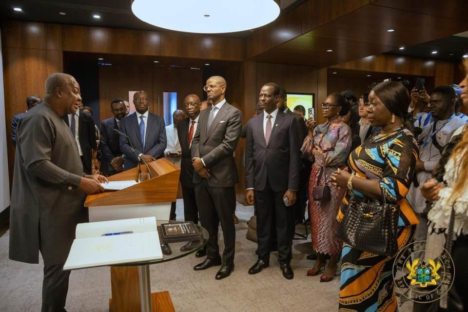 Mahama Rings London Bell, Woos Global Investors to GSE
